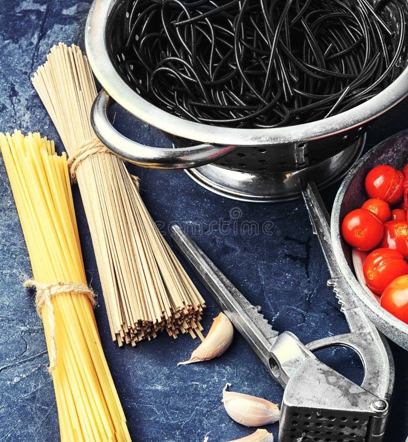 Spaghetti for Cooking Pasta Stock Photo - Image of tomato, kitchen ...
