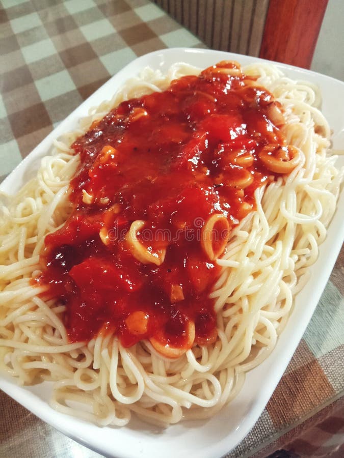 Spaghetti Enak Menemani Hari Mu Stock Image - Image of cumi, lezat ...