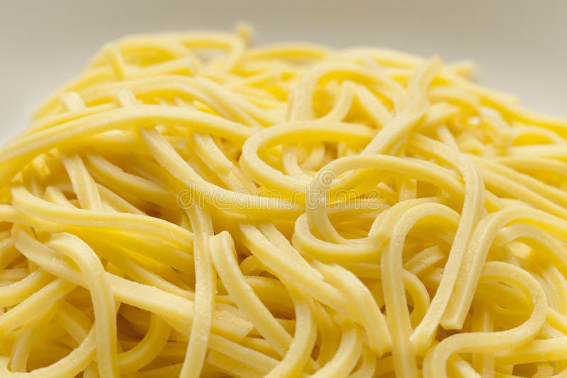 Spaghetti Freschi Carborana Fatto Di Becon, Delle Uova E Del Prezzemolo ...