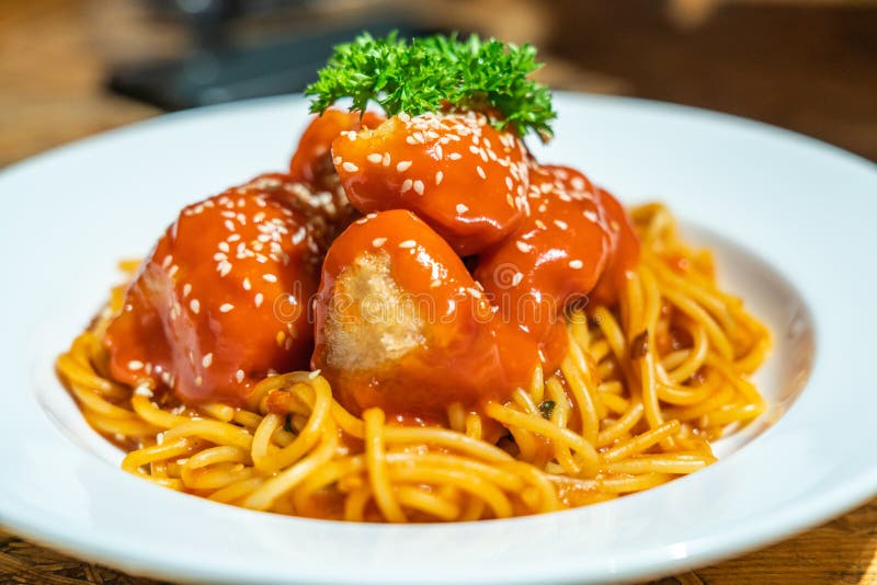 Spaghetti Fried Chicken Cubes Stock Image - Image of closeup, bolognese ...