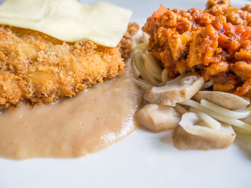 Spaghetti and Fried Chicken Stock Photo - Image of delicious, parsley ...