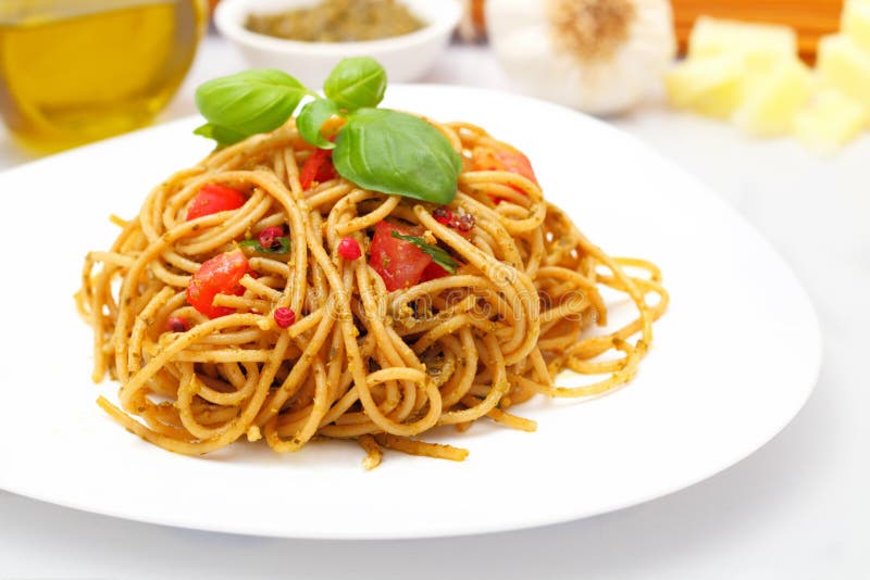 Spaghetti genovese stock image. Image of spaghetti, pesto - 31326619