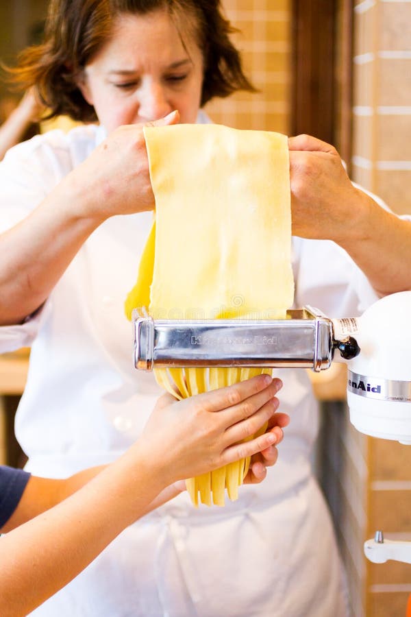 Spaghetti editorial stock photo. Image of cuisine, food - 42104873