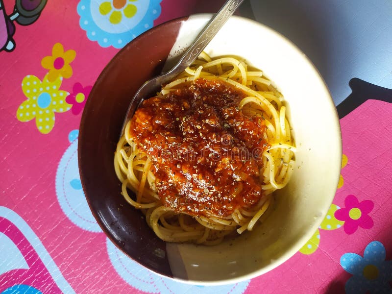 This Spaghetti Looks Delicious Stock Image - Image of bowls, delicious ...