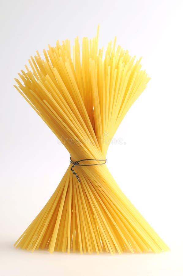 Spaghetti-paquet image stock. Image du régime, italien - 4903957