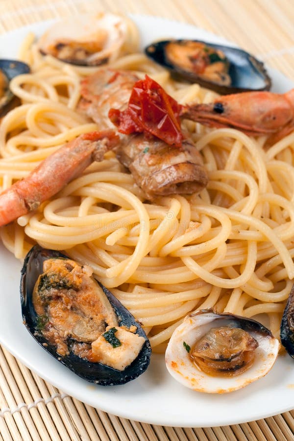 Spaghetti with Sea Fruits and Shellfishes Stock Image - Image of ...