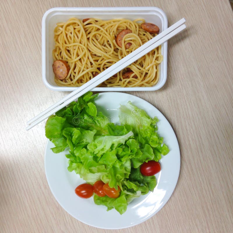 Spaghetti in Takeaway Plastic Box with Fresh Vegetable Stock Image ...