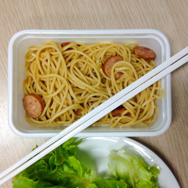 Spaghetti in Takeaway Plastic Box with Fresh Vegetable Stock Image ...
