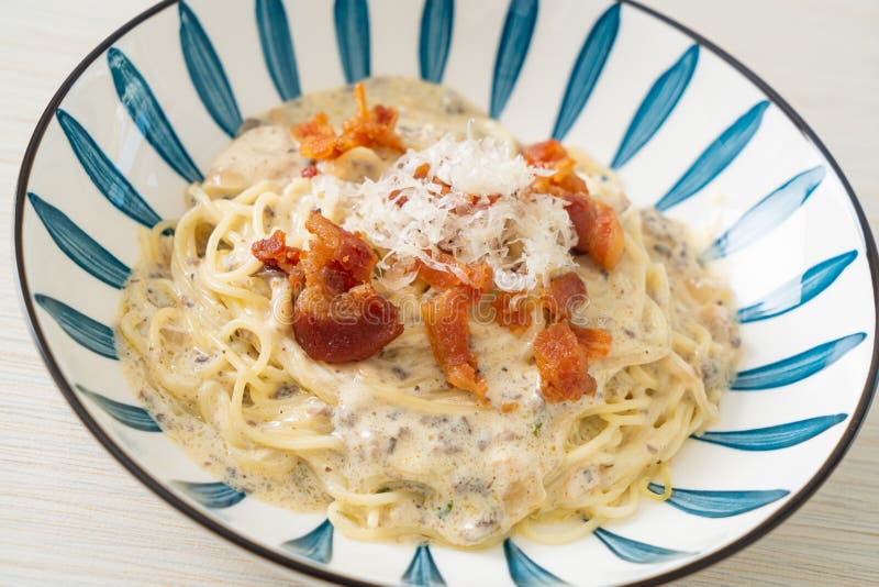 Spaghetti with Truffle Cream Sauce and Mushroom Stock Photo - Image of ...