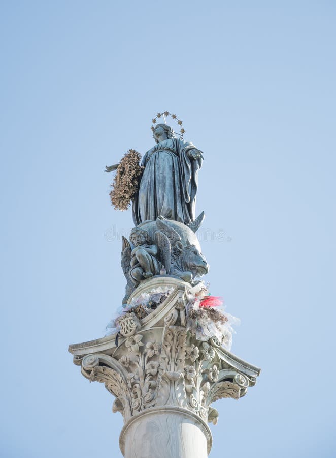 Spain Square at the Bottom of the Spanish Steps Stock Photo - Image of ...