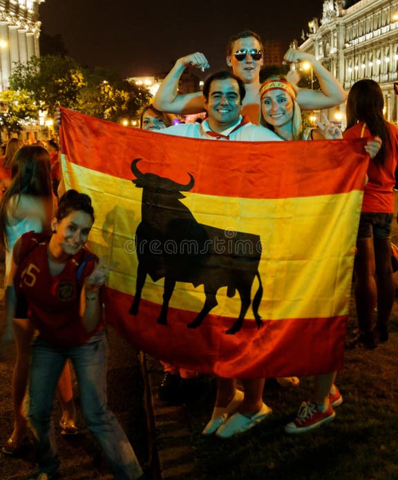 Spain wins World Cup editorial image. Image of crowd - 15111635