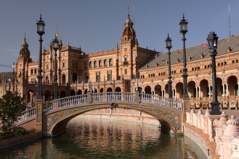 Spanische Architektur stockfoto. Bild von spanisch, piazza - 19588196