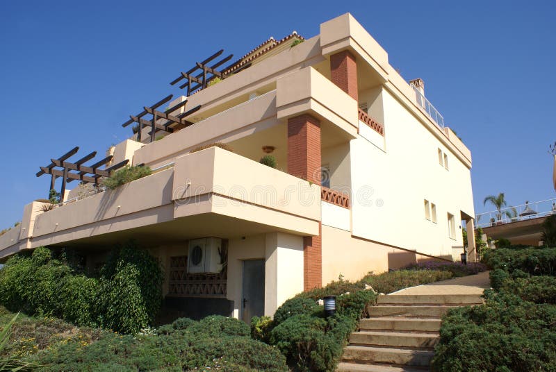 Spanische Architektur stockfoto. Bild von balkone, tropisch - 50049294