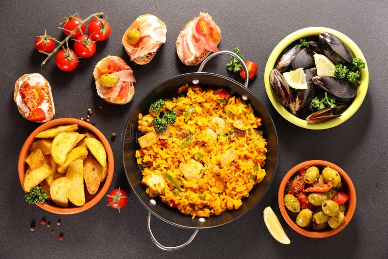 Spansk mat arkivfoto. Bild av tapas, mussla, paella - 141078596