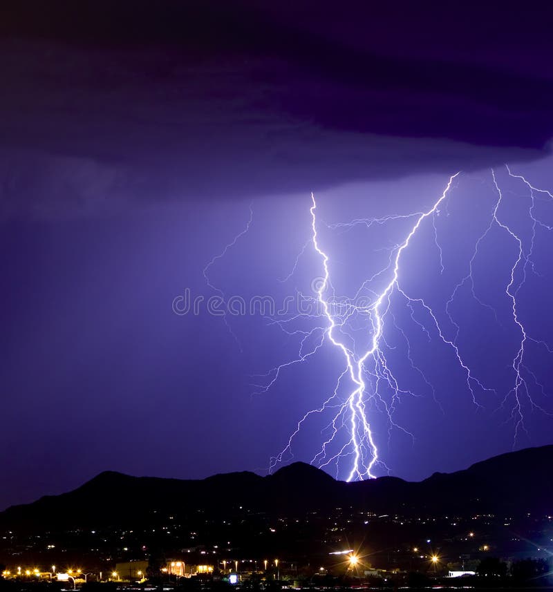 Blixtstorm fotografering för bildbyråer. Bild av svart - 63267109