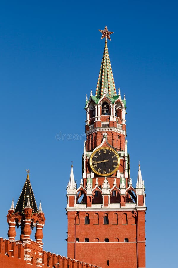 Spasskaya Tower of Kremlin on the Red Square in Moscow Stock Photo ...