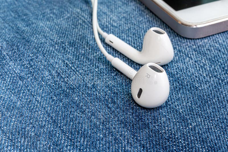 Speaker White Wired Headphones, Speaker Headphone Stock Image - Image ...