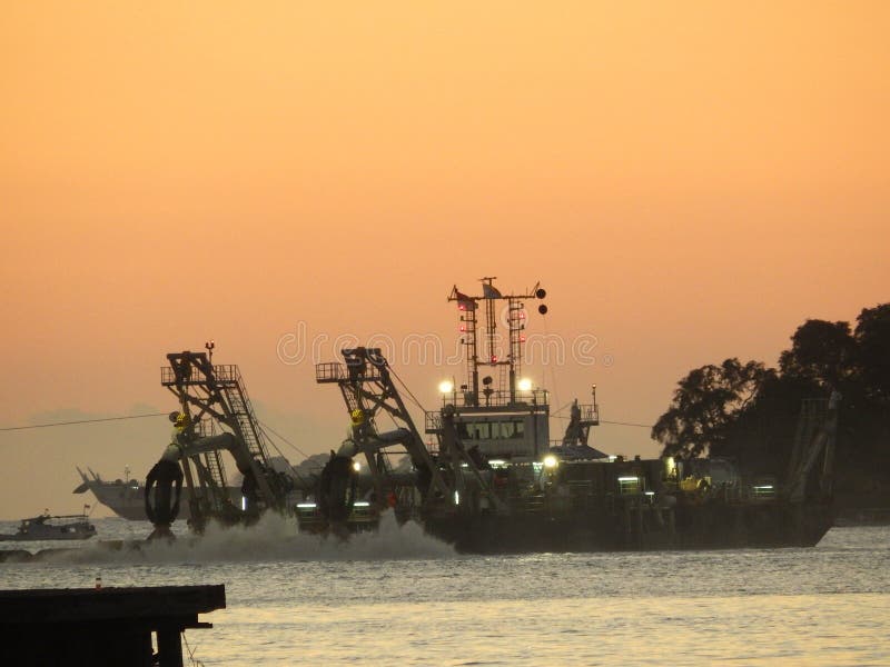 Baggermachineschip in Nederlandse Haven Rotterdam, Grootste Zeehaven ...