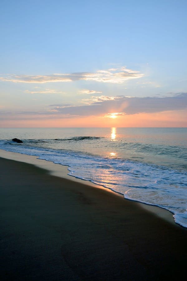 Spectacular Summer Sunrise at the Shore Stock Image - Image of ocean ...