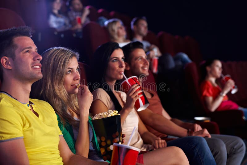 Spectateurs Dans La Salle De Cinéma Multiplex Photo stock - Image du ...