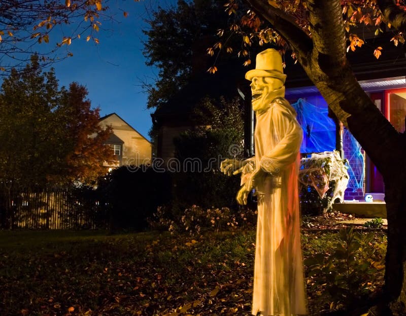 Spectre De Halloween La Nuit - 1 Photo stock - Image du communauté ...