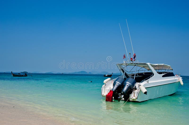 Speed boat in beach stock image. Image of ocean, speed - 78712151
