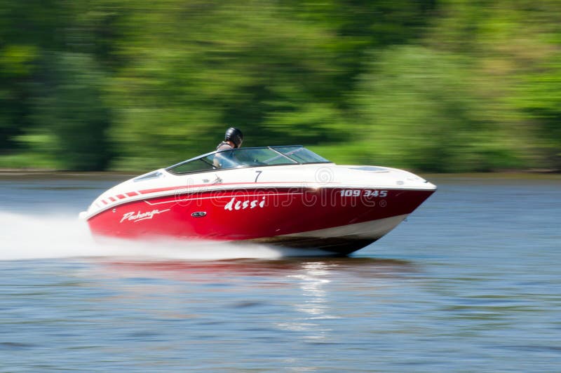 Speedboat in Action editorial image. Image of engine - 20620625