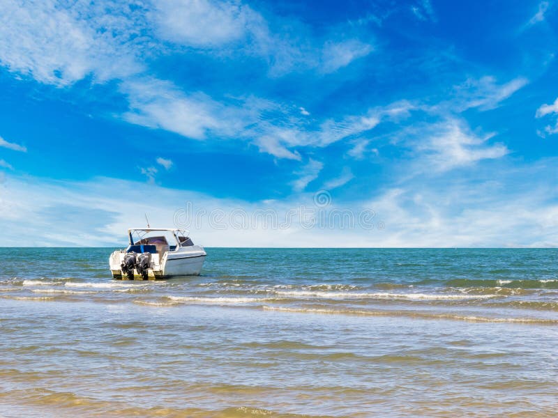Speedboat at clean beach stock photo. Image of wave, beach - 40876464