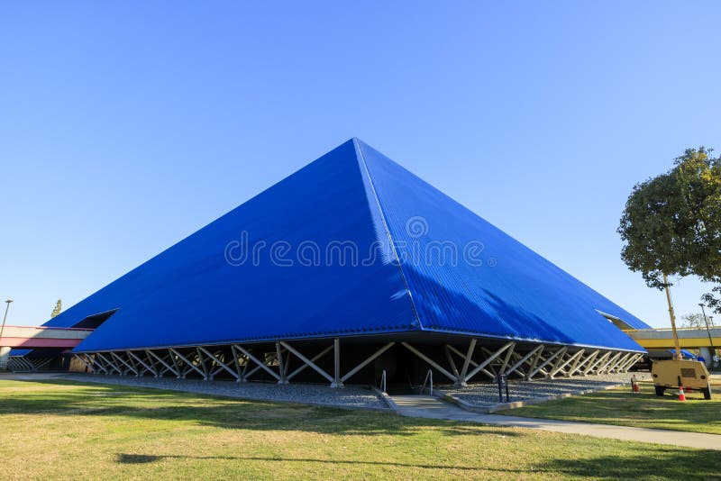 Speical Pyarmid Shape Building - the Walter Pyramid Stock Photo - Image ...