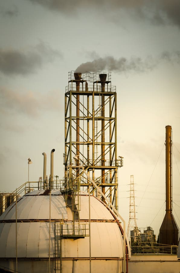 Sphere Gas Storage Tank and Column Tower in Oil Refinery Plant. Stock ...