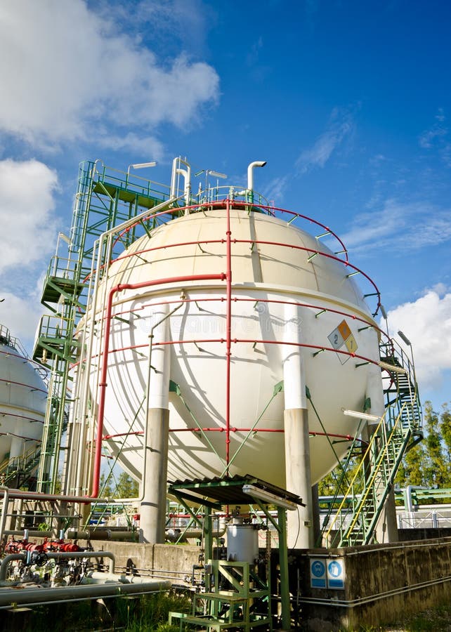 Gas storage spheres tank stock image. Image of spheres - 25280417