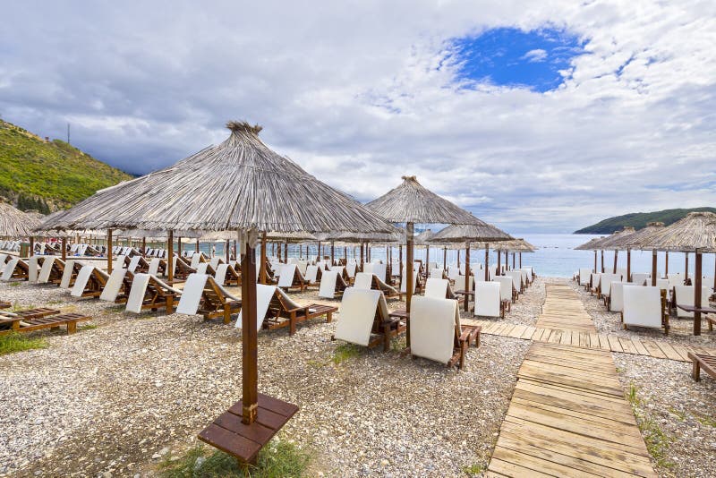 Spiaggia Budua, Montenegro fotografia stock. Immagine di romantico ...