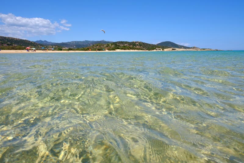 Spiaggia Chia in Sardegna, Italia Immagine Stock - Immagine di turismo ...