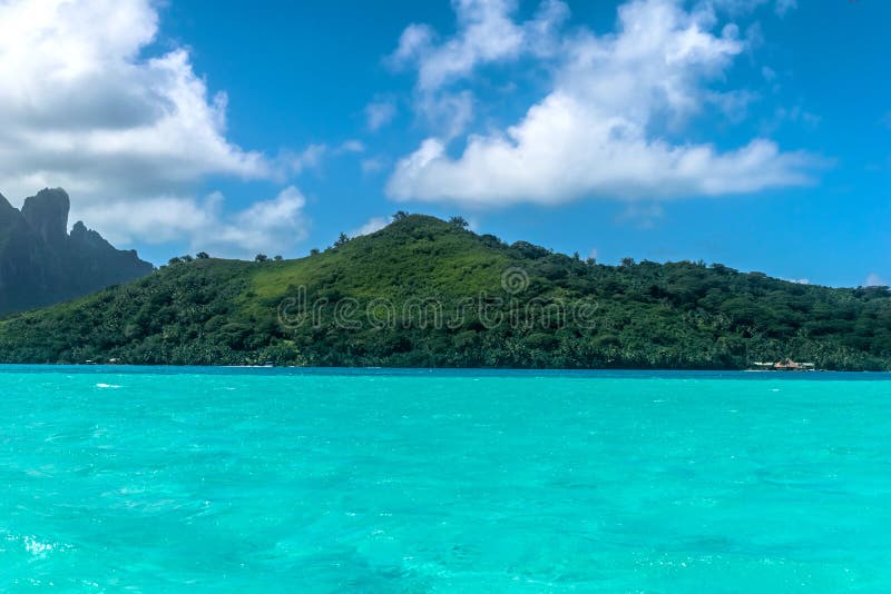 Spiaggia di Bora Bora immagine stock. Immagine di tahiti - 95909253