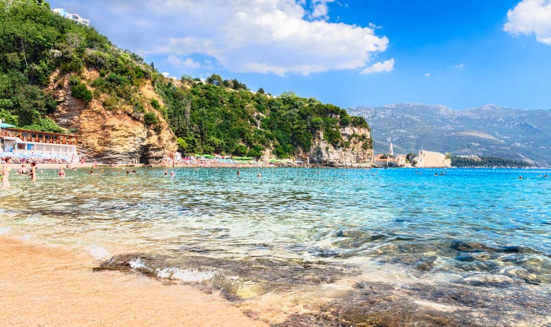 Spiaggia di Mogren, Budua immagine stock. Immagine di feste - 95443857