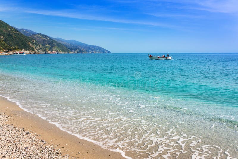 Spiaggia Di Monterosso in Mare Il Mar Ligure Fotografia Stock ...