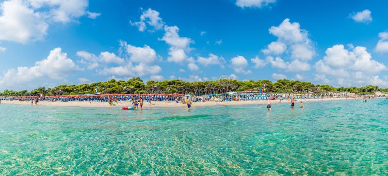 Spiaggia grande di Alimini fotografia editoriale. Immagine di condiglio ... Spiaggia grande di Alimini fotografia editoriale. Immagine di condiglio ...