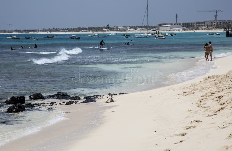 Spiaggia a sal, Capo Verde fotografia stock. Immagine di bagnanti ...