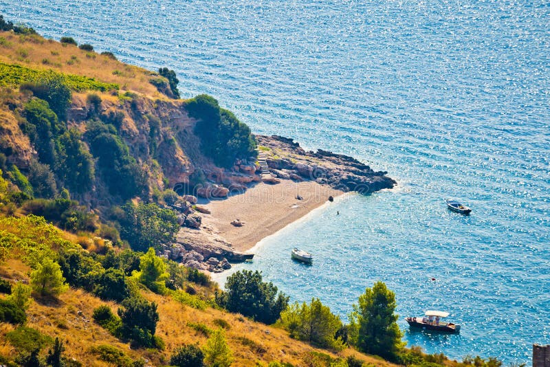 Spiaggia Segreta Idilliaca Sull'isola Di Brac Immagine Stock - Immagine ...