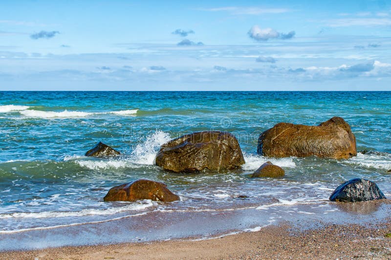 Spiaggia sul Mar Baltico fotografia stock. Immagine di dorato - 83431544