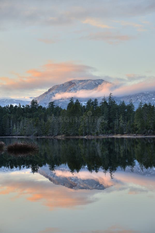 Spider Lake Winter Wonderland Stock Image - Image of deep, whitecurrent ...