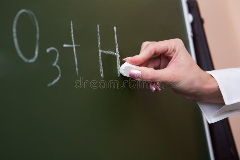 Spiegando la formula immagine stock. Immagine di chimico - 10187957