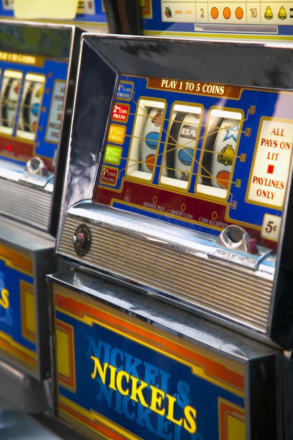 Spielautomat redaktionelles bild. Bild von bargeld, bandit - 21793300