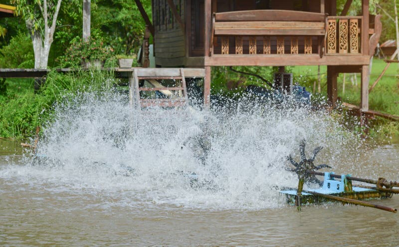 Spinning Paddle Wheel Aerators Stock Image - Image of axle, action ...