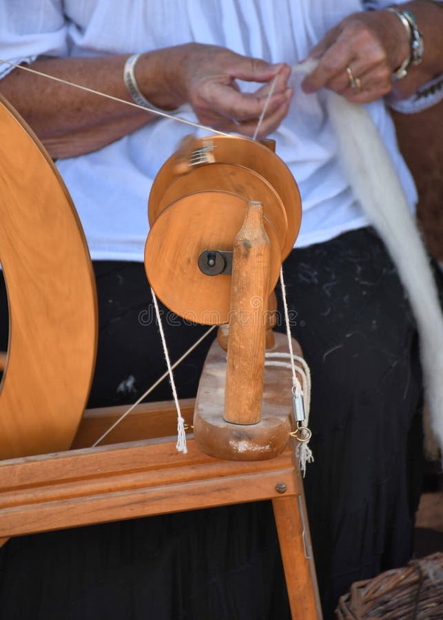 Spinning yarn editorial photo. Image of peru, traditional - 912516