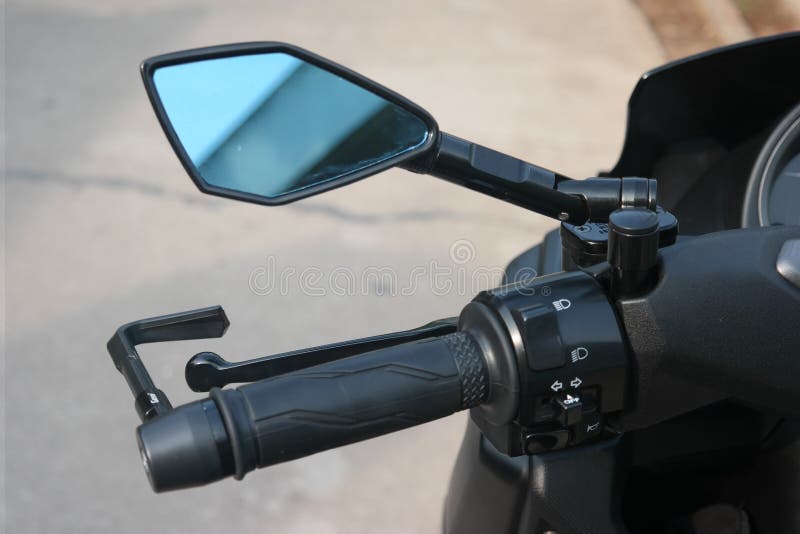 Spion Tomok Original stock photo. Image of tomok, tire - 211314680