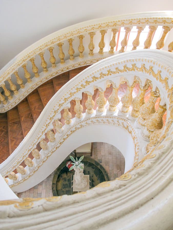 Spiral stair stock image. Image of enter, modern, rise - 32717445