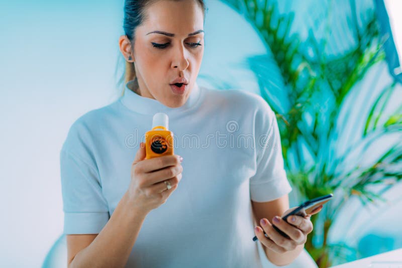 Spirometry. Using Spirometer and Smart Phone Stock Photo - Image of ...