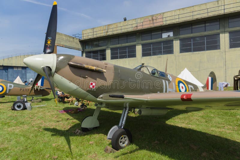 Supermarine Spitfire Mk Xiv Mv268 Jej Fue Construido En 1944 Imagen de ...
