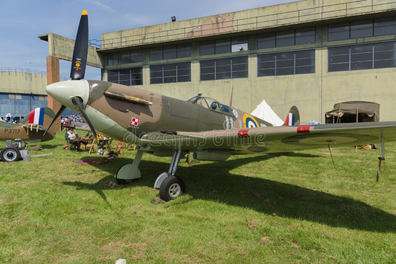 Le Spitfire Di Supermarine, La RAF BBMF, Battaglia Del Volo ...